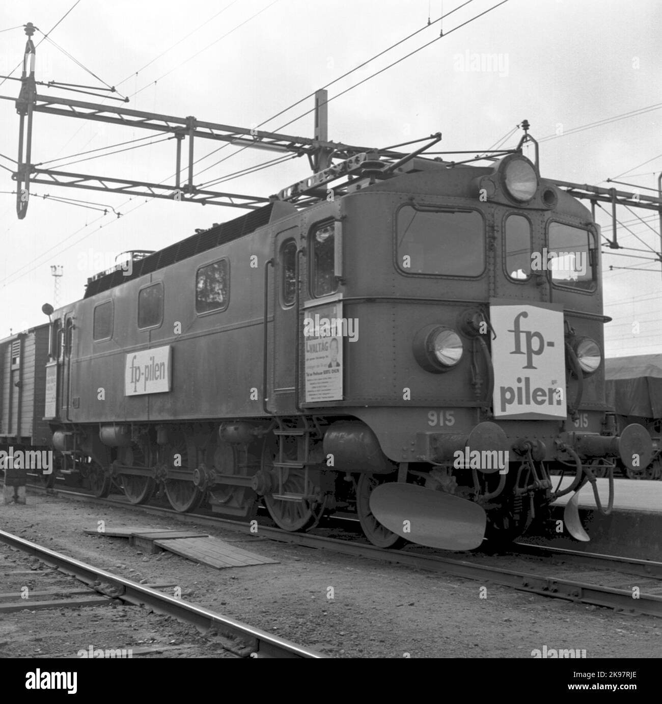 State Railways, SJ Da 915. The People's Party Election Propaganda train ...