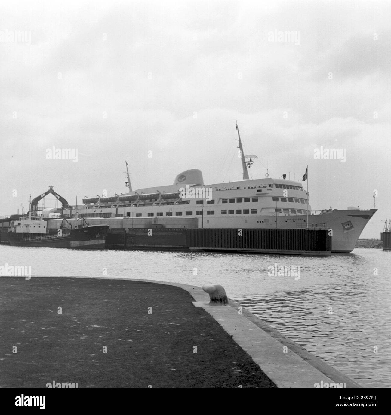 Europe travel hub Black and White Stock Photos & Images - Alamy