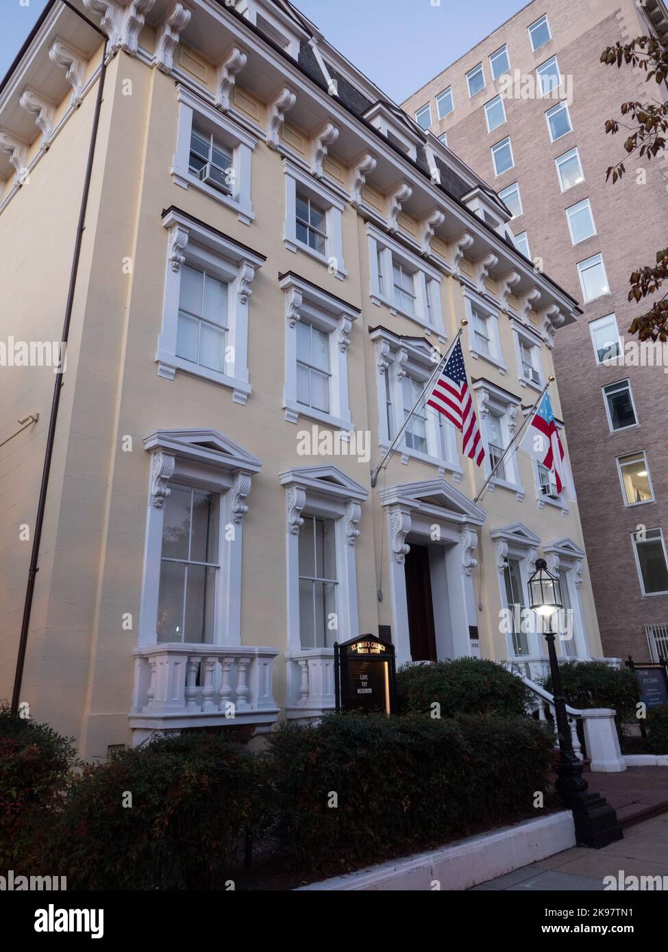 St johns church dc trump hi-res stock photography and images - Alamy