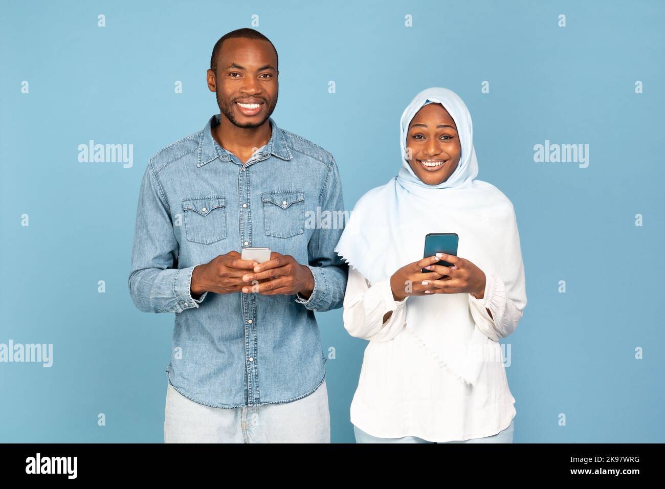 Man texting sms wife using hi-res stock photography and images - Alamy