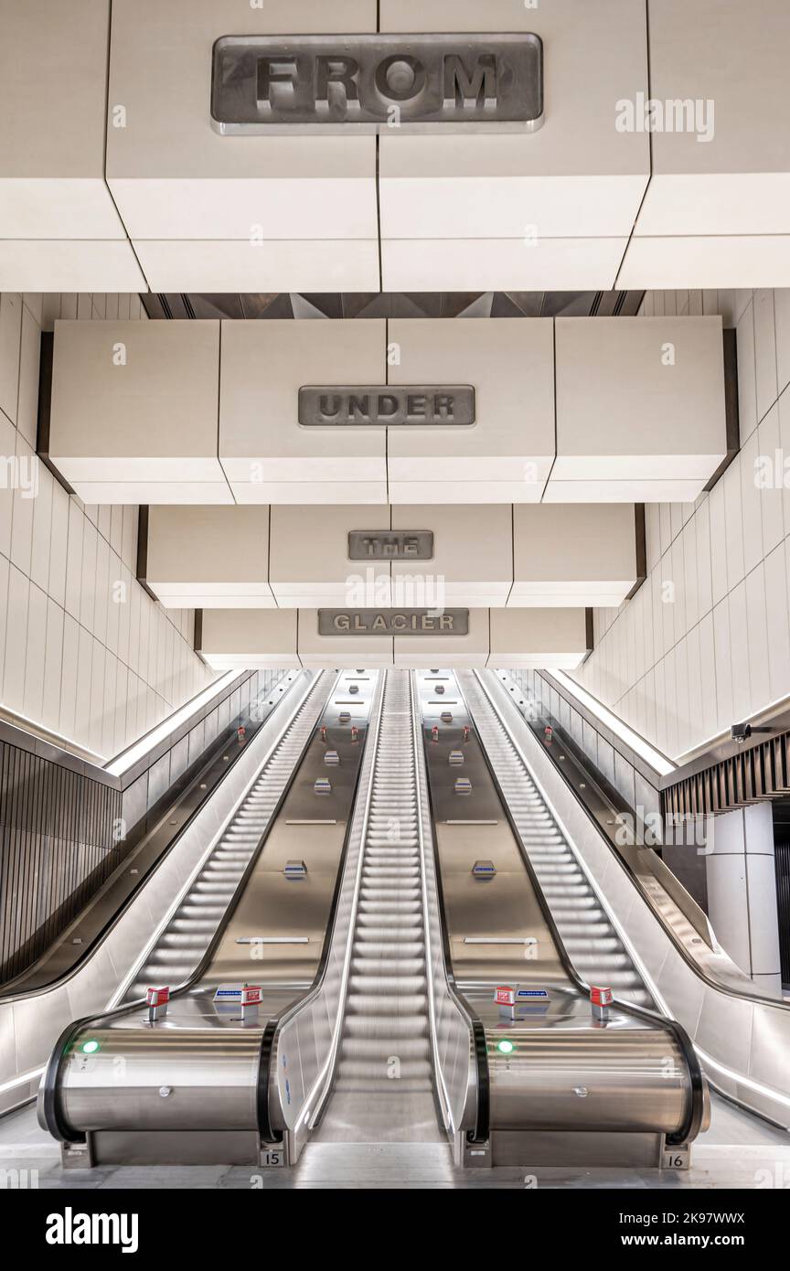 Bond street underground station hi-res stock photography and images - Alamy