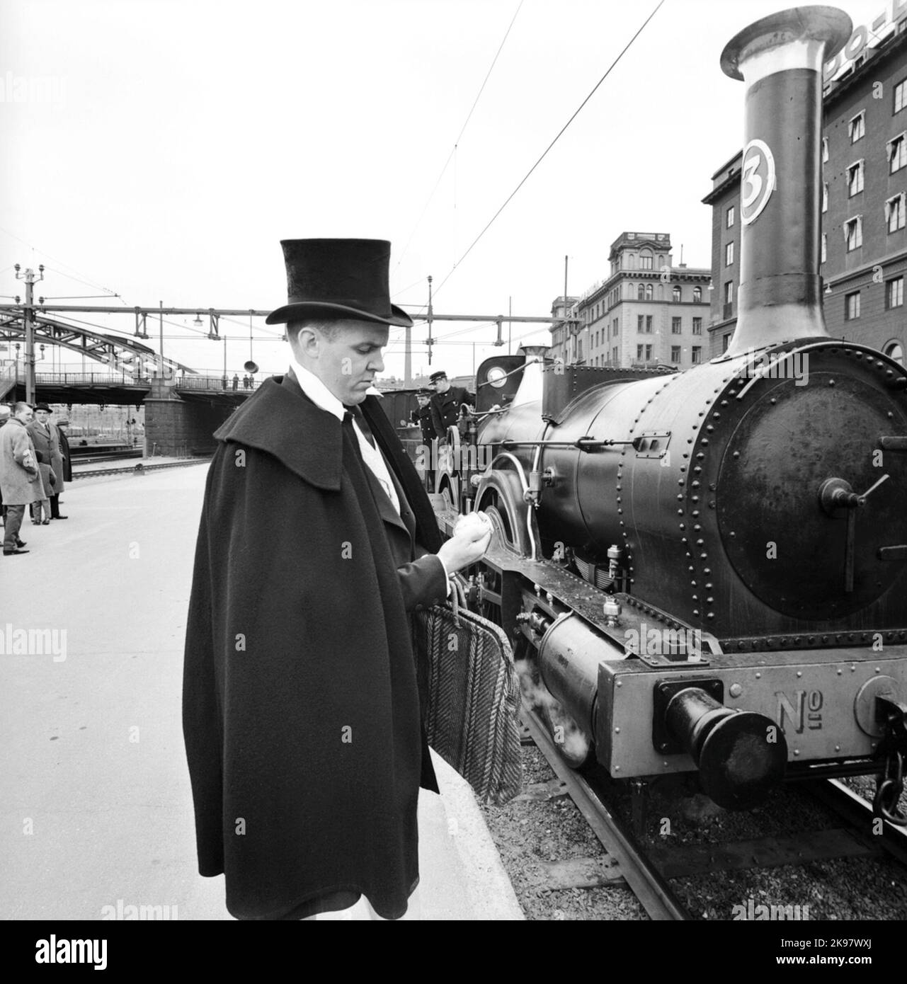 Historical train's journey from Stockholm to Gothenburg for the ...