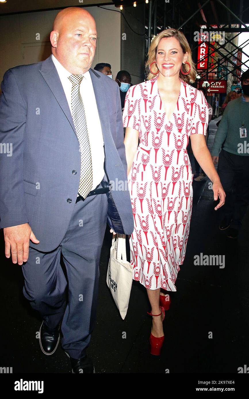 Elizabeth Banks Outside Of CBS Studios -PICTURED: Elizabeth Banks ...