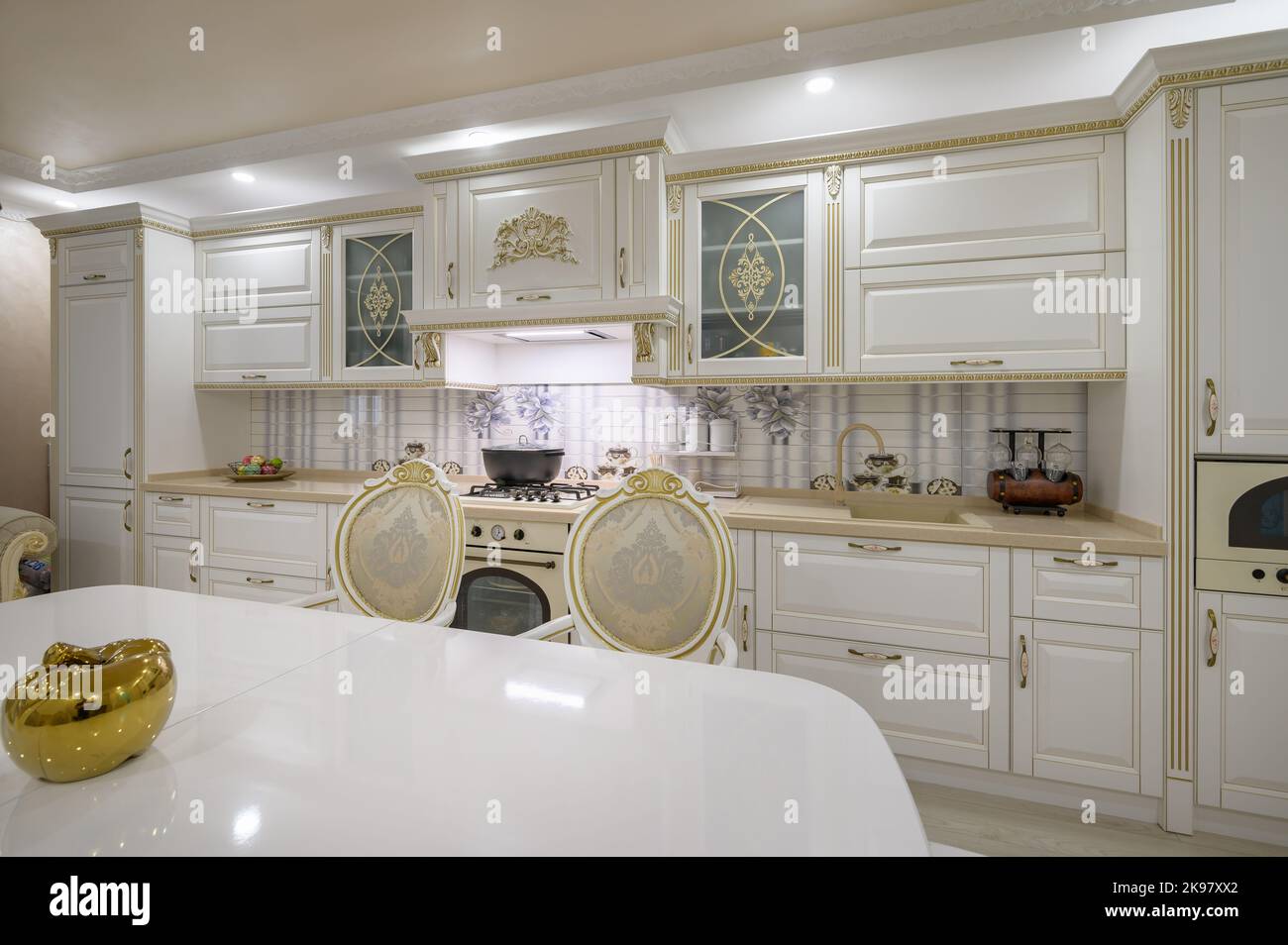 Rich house interior hi-res stock photography and images - Alamy