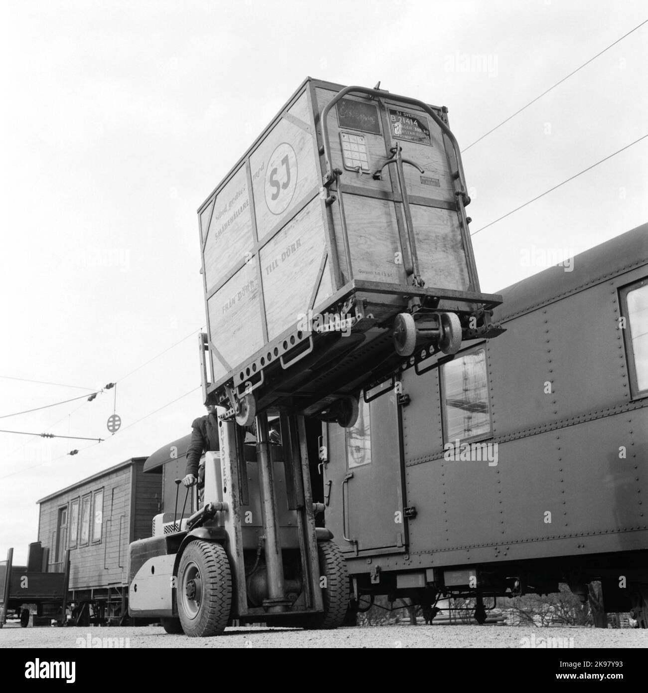 Small containers, type B.load and unloading of the container with ...