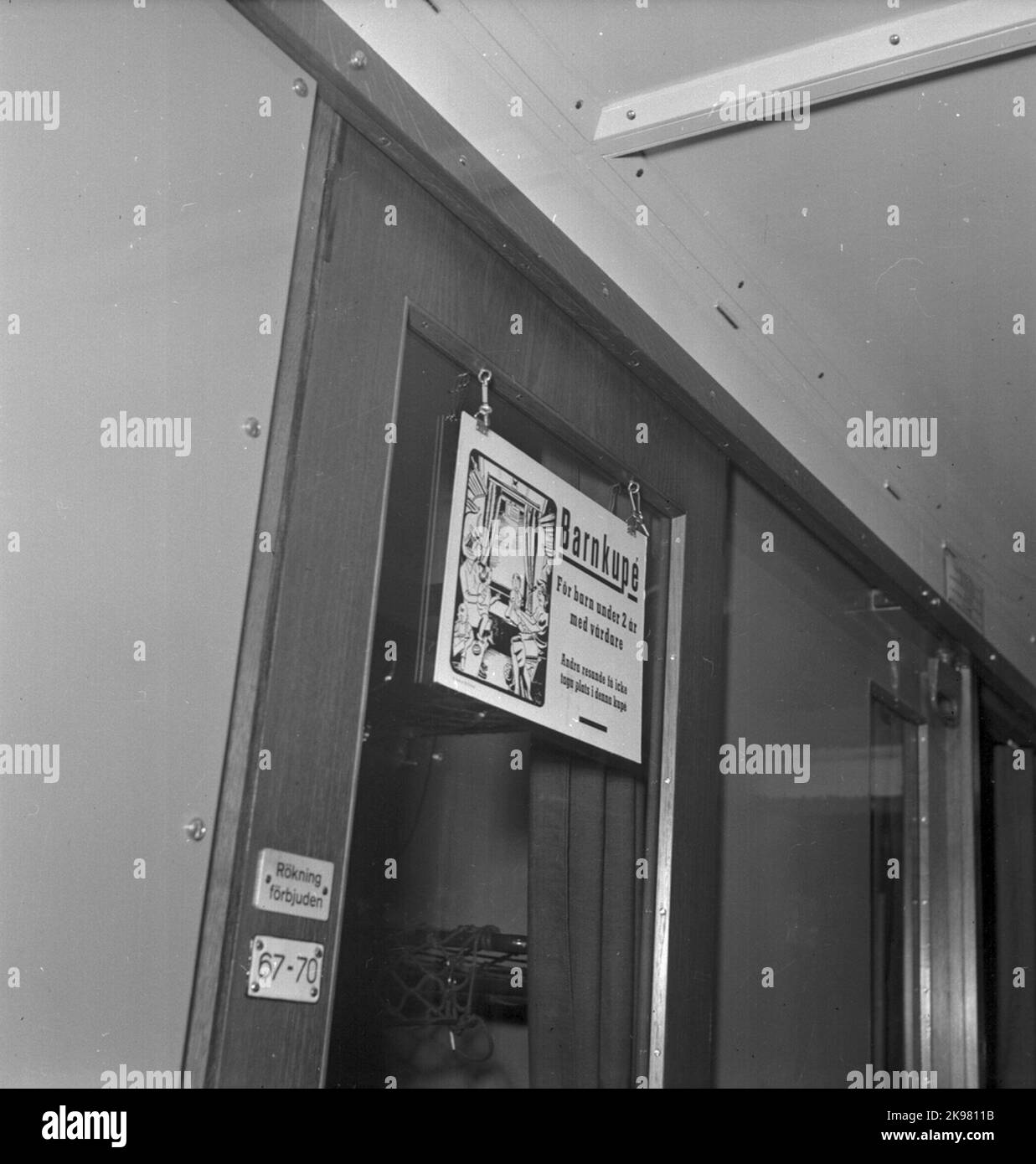 Smoking area sign Black and White Stock Photos & Images - Alamy