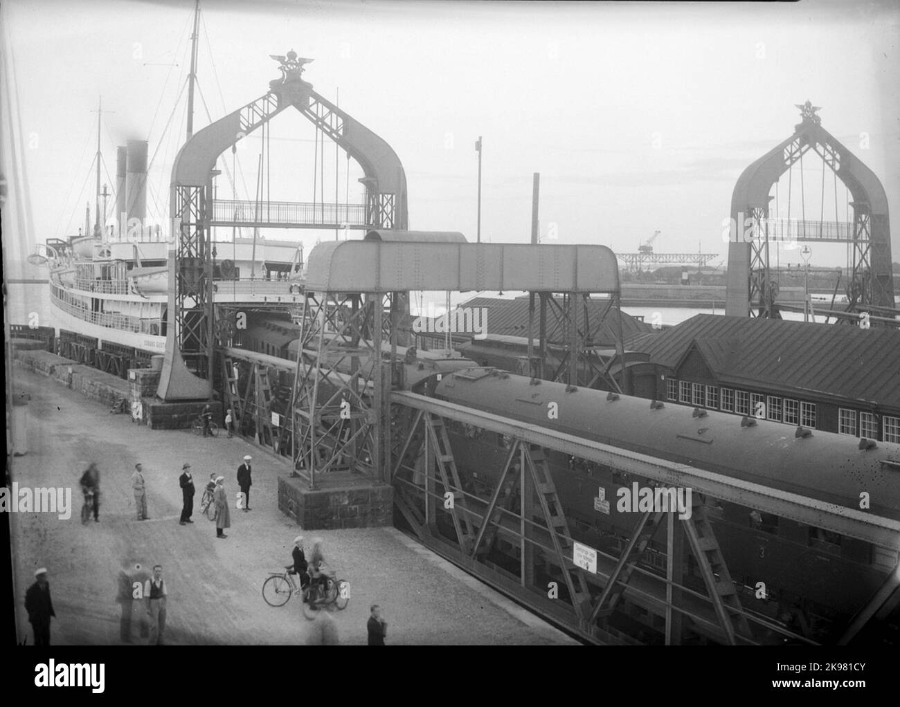 S/S "Queen Victoria", Ramping of Cars Stock Photo - Alamy