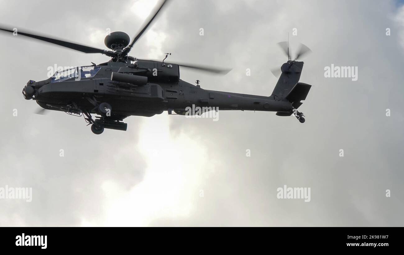 close-up full side on view of ZM707 British army Boeing Apache Attack ...