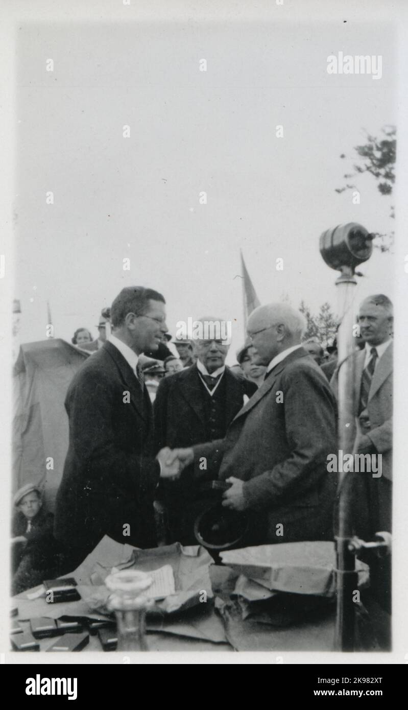 Superintendent Fogelmark is thanked by Crown Prince Gustav Adolf Stock ...