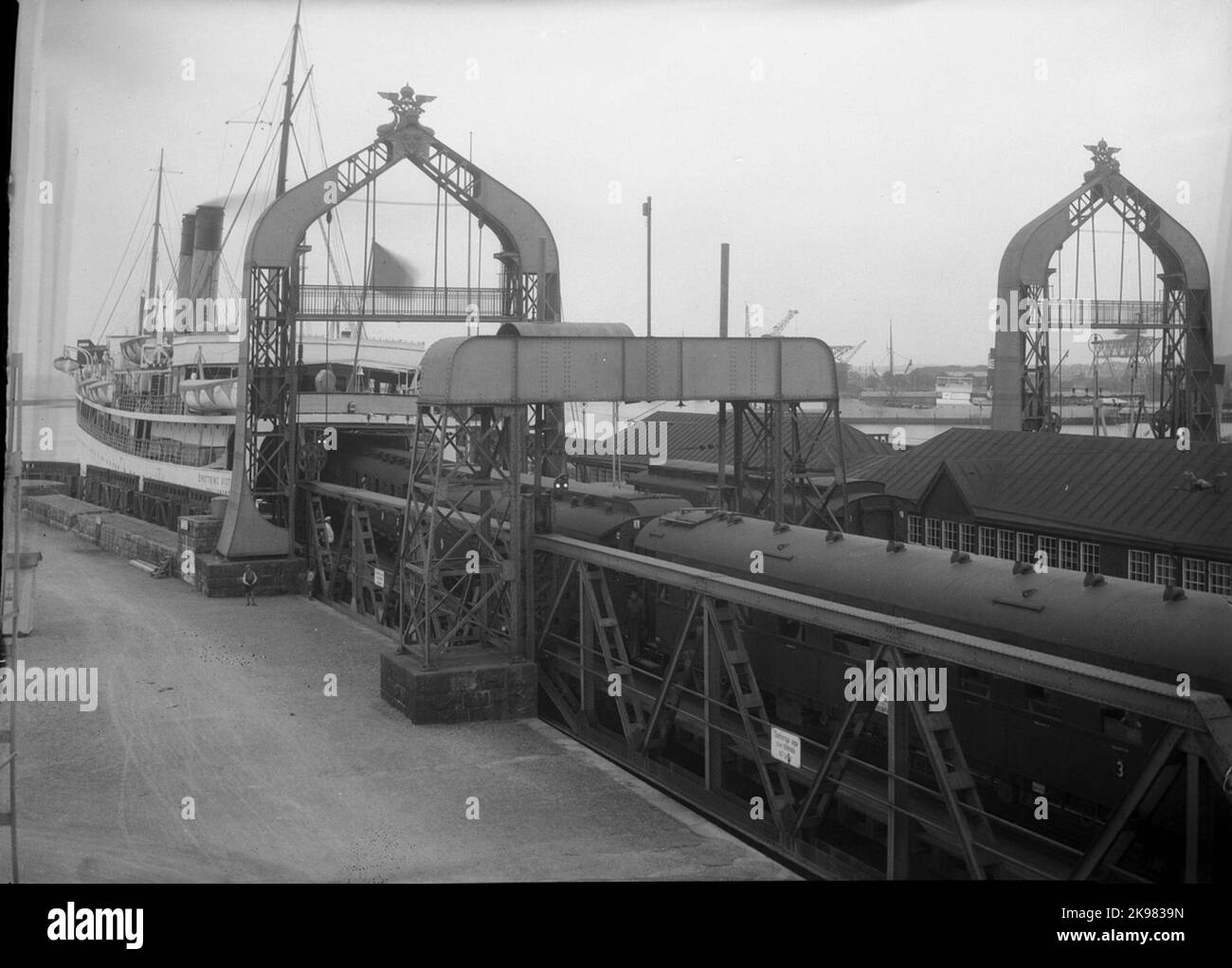 S/S "Queen Victoria", Ramping of Cars Stock Photo - Alamy