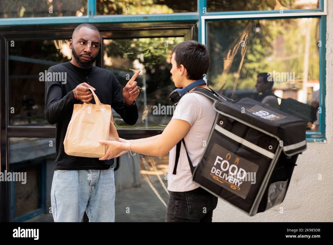 Unsatisfied client refuse taking food order, bad delivery service ...