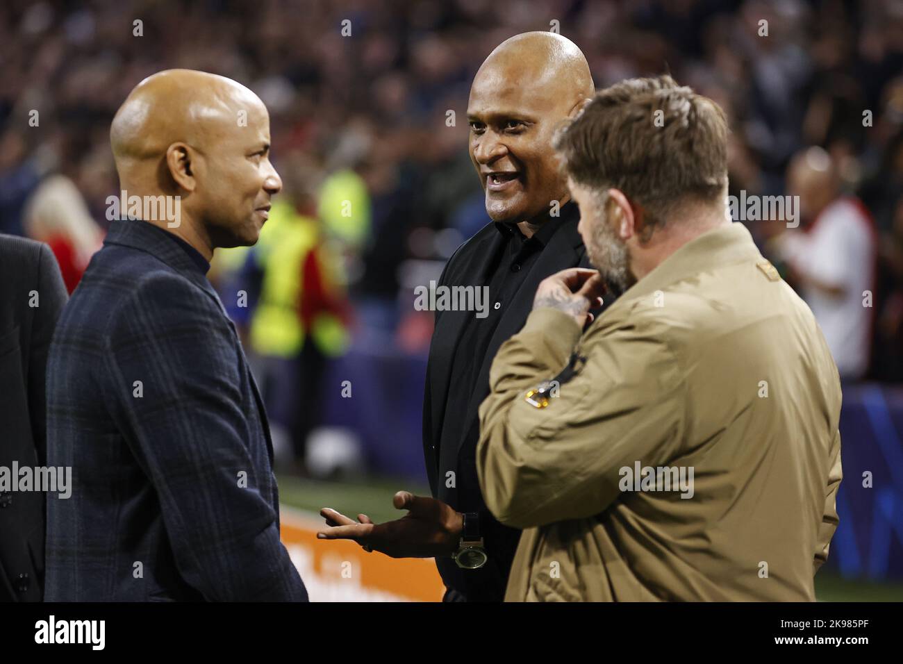 Group stage shaved head hi-res stock photography and images - Alamy