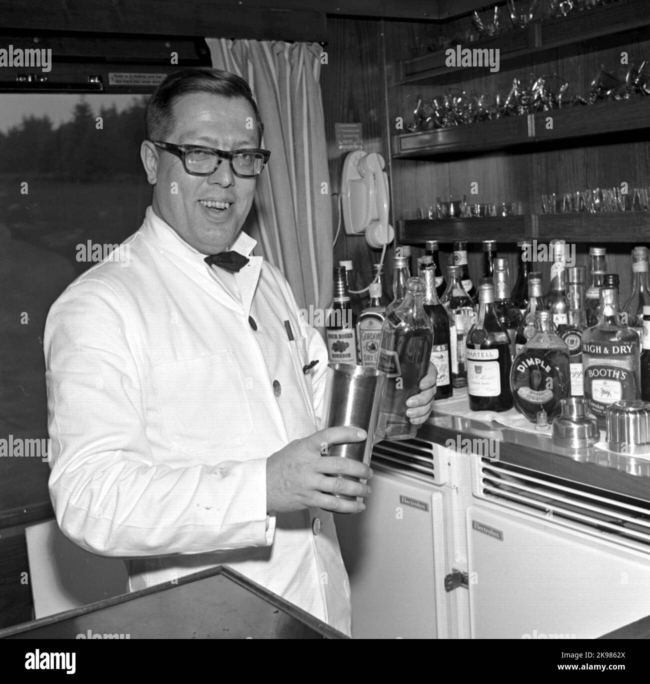 SNLC, Sunlit Nights Land Cruises. Dollar train. The bar with waiter Stock Photo - Alamy