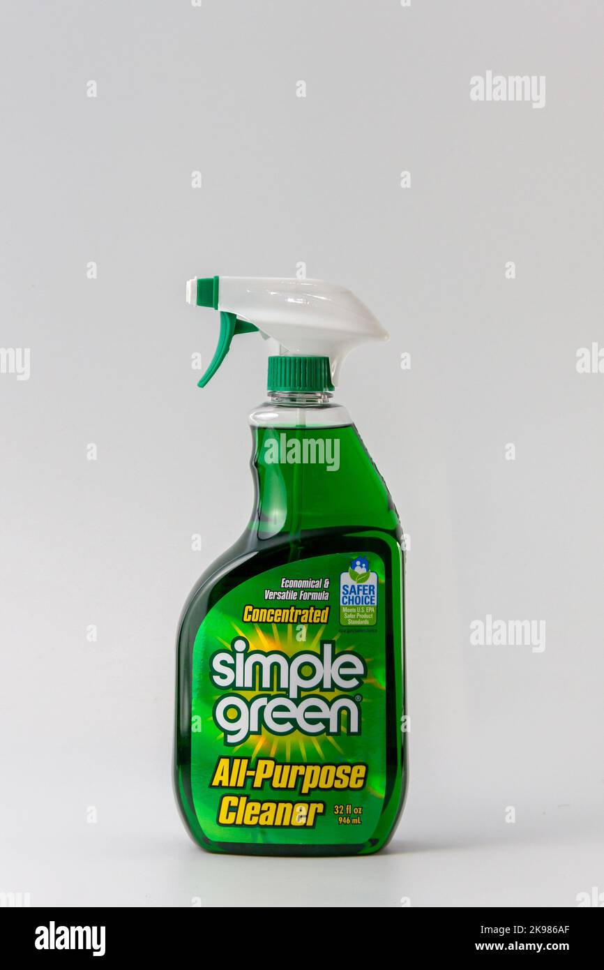 ST. PAUL, MN, USA - OCTOBER 26, 2022: Simple Green All Purpose Cleaner ...