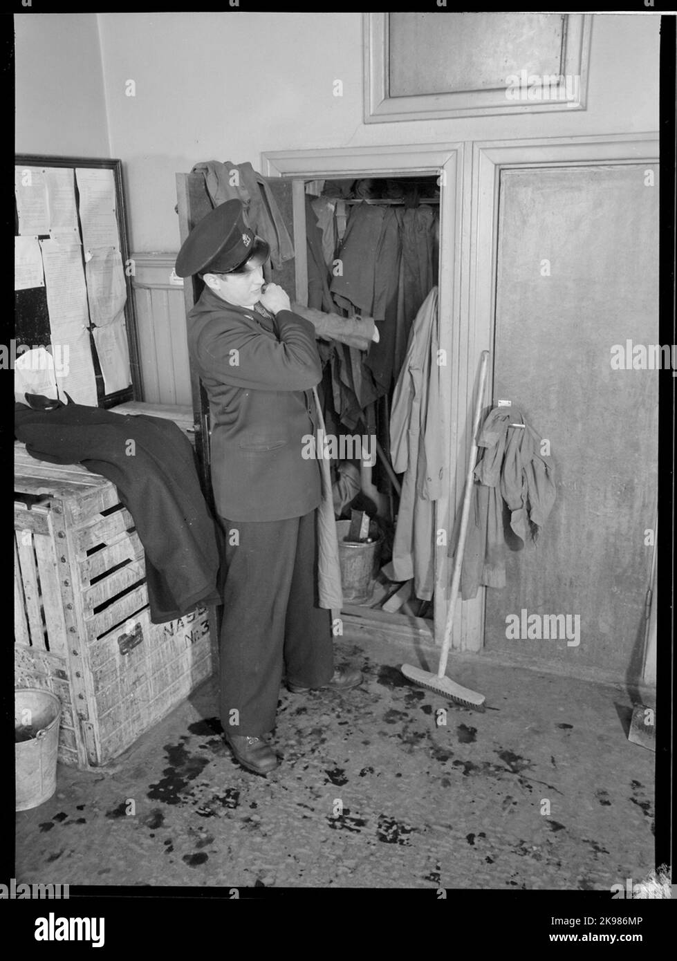 Railway workers historical costume hi-res stock photography and images ...