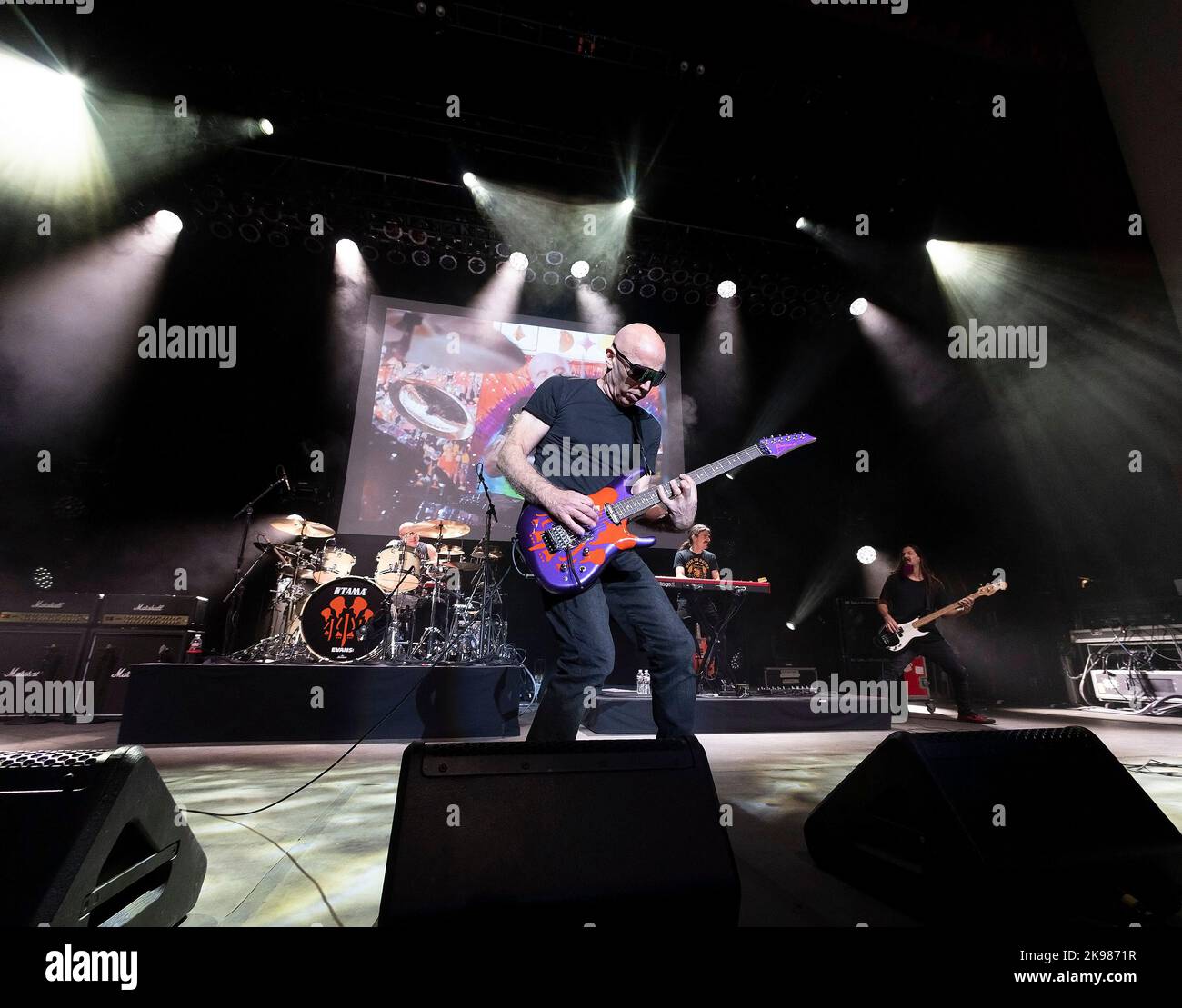 Denver, Colorado, USA. 4th Oct, 2022. Guitar God JOE SATRIANI performs ...