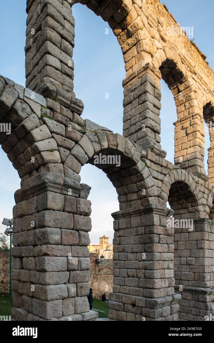 Arches of an ancient roman aqueduct hi-res stock photography and images ...