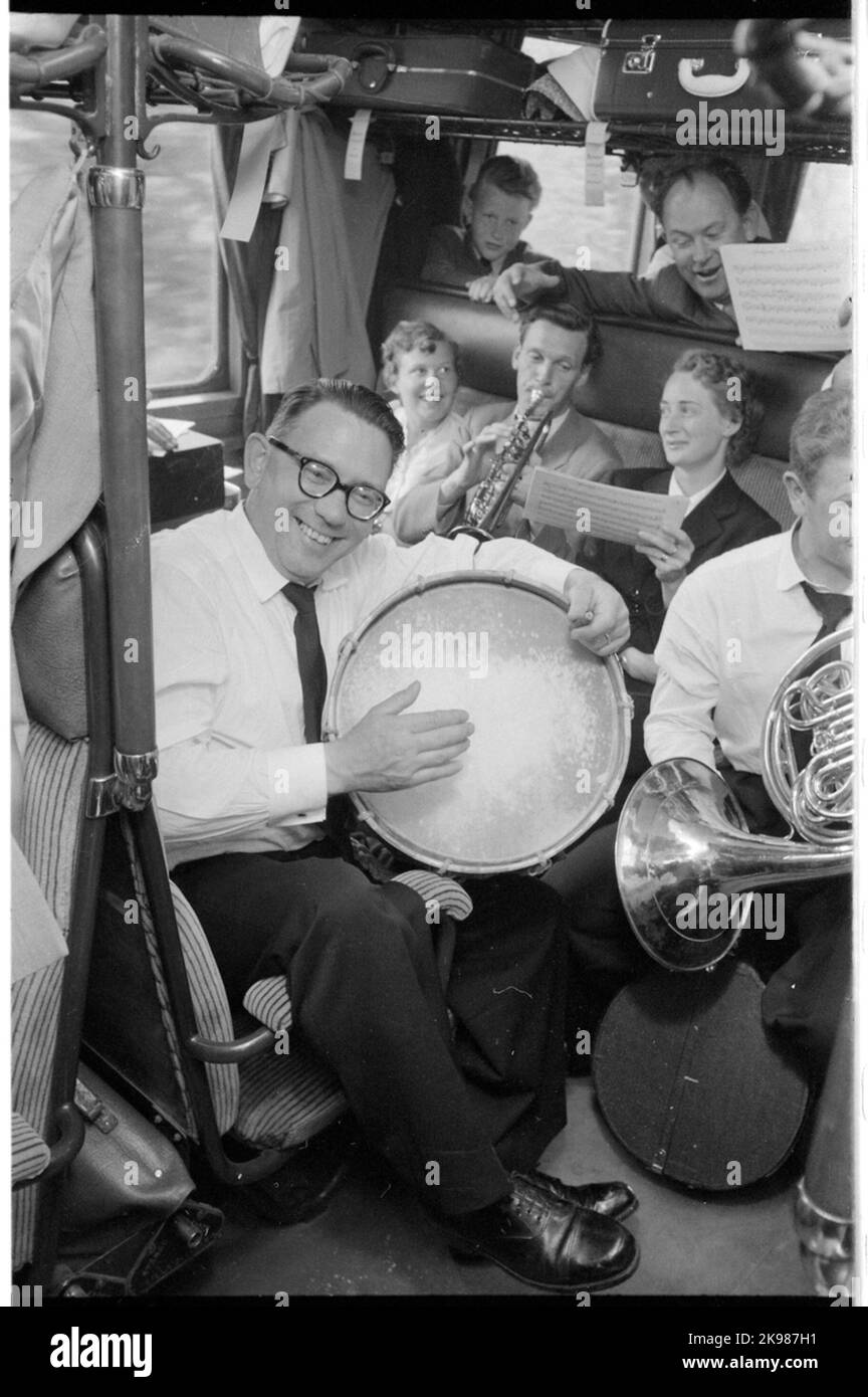 Entertainment aboard train homes Stock Photo - Alamy