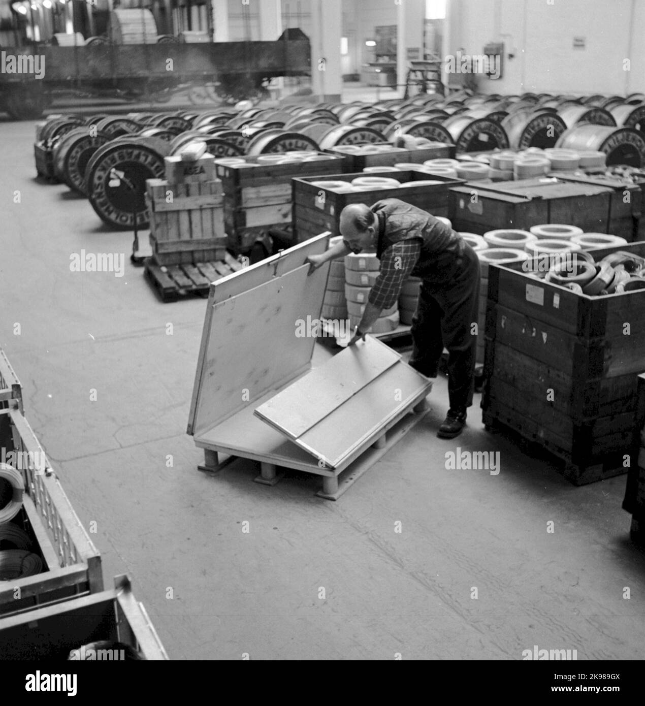 Packing of small containers, Liljeholmens cable plant Stock Photo - Alamy