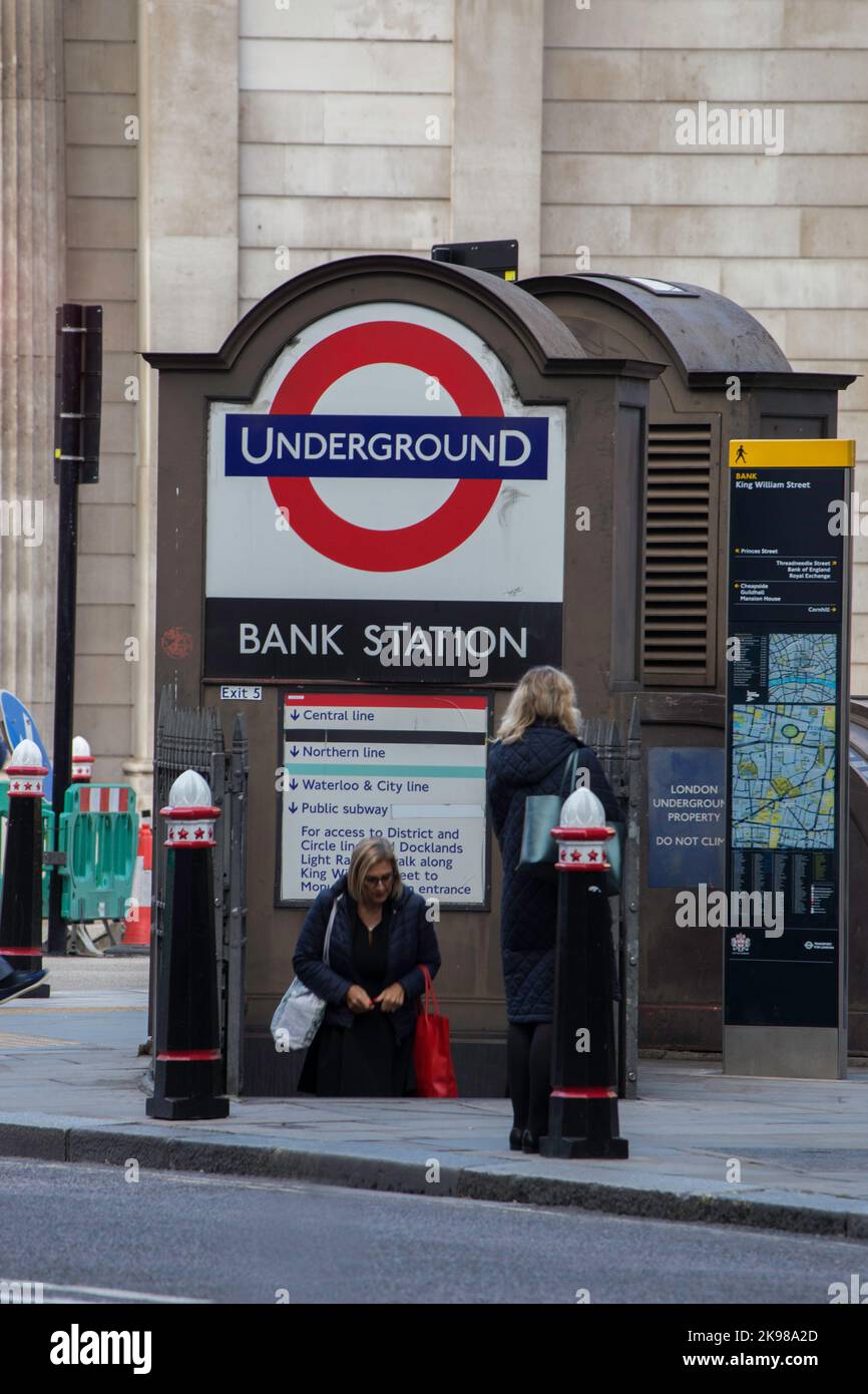 Tower bridge tube station hi-res stock photography and images - Alamy