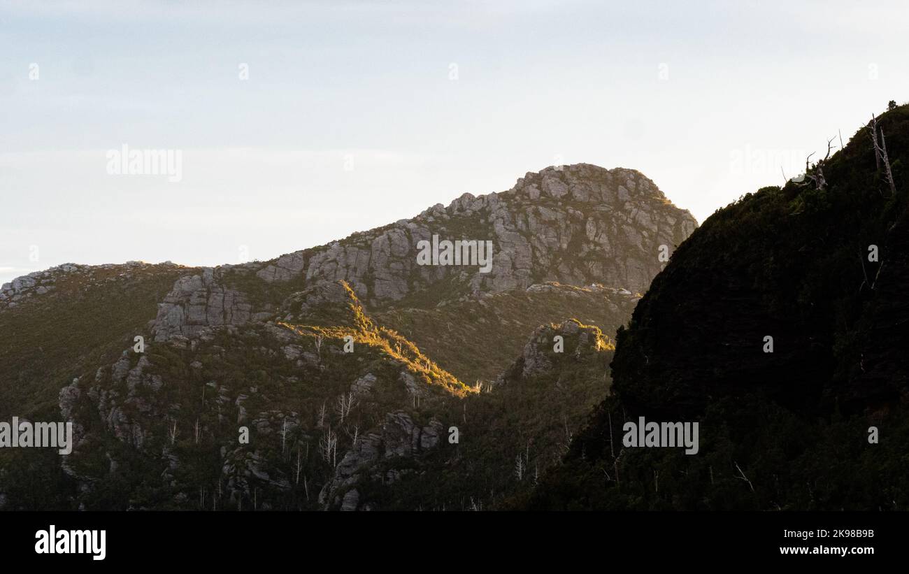 Dawn over central Tasmania mountains Stock Photo - Alamy