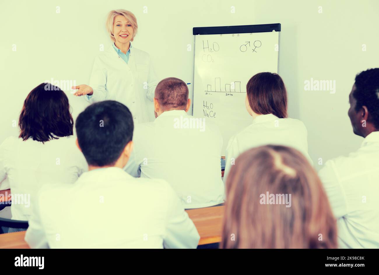 Auditorium lecturing hi-res stock photography and images - Alamy