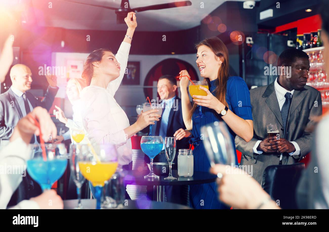Girls having fun bar hi-res stock photography and images - Alamy