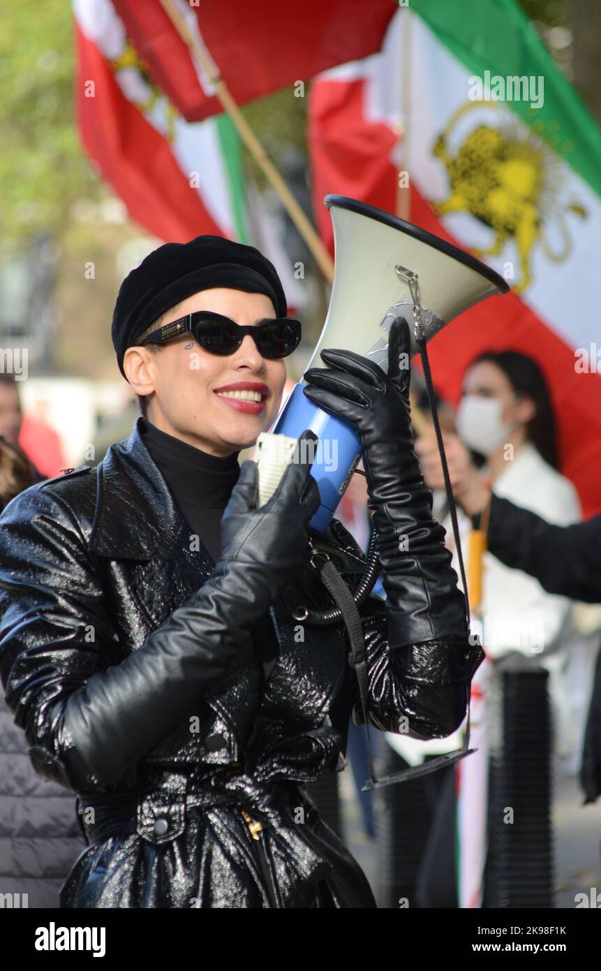 London, UK. 26th Oct, 2022. Protest in London outside Downing Street ...
