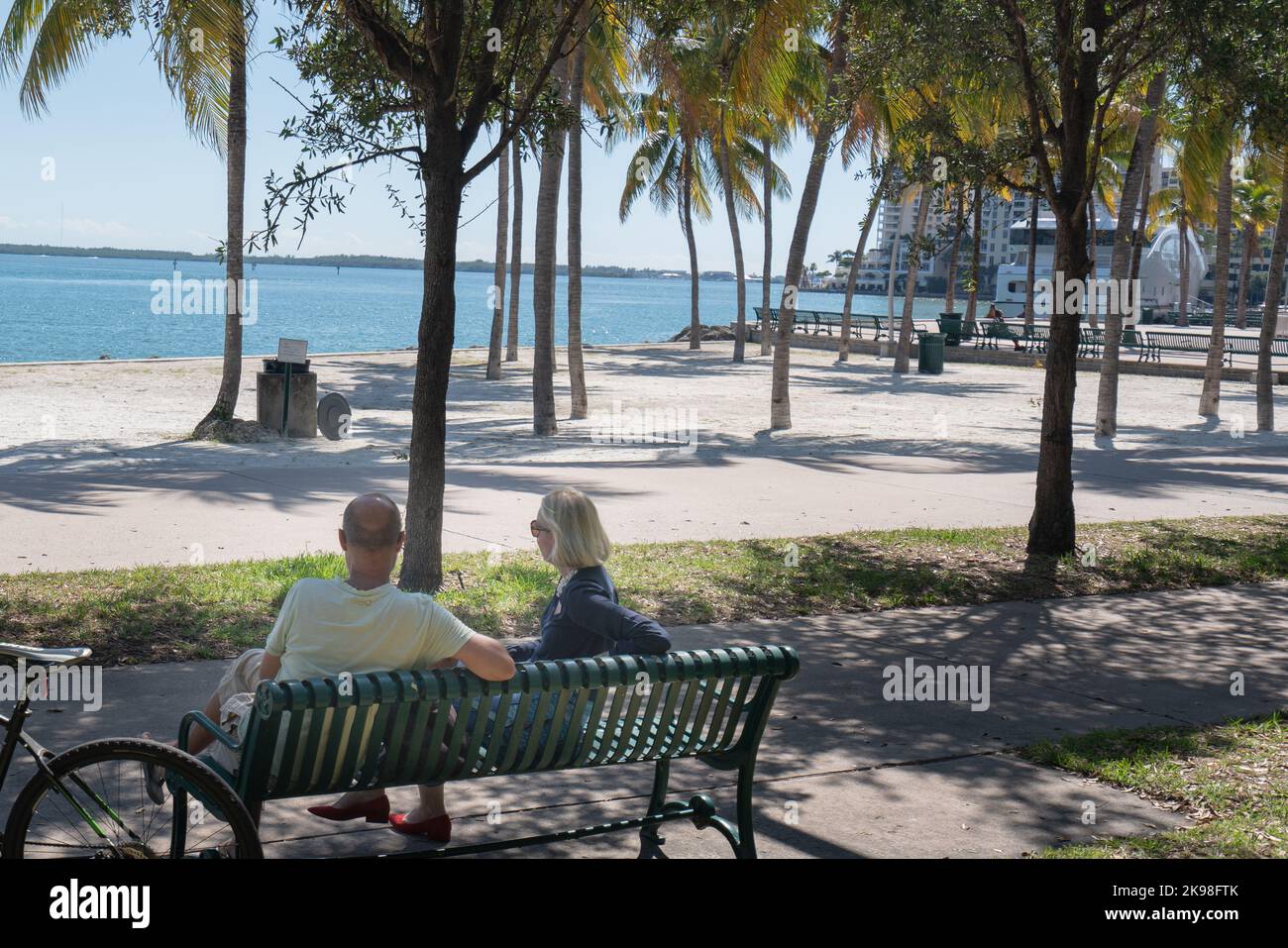 Foreground citizens hi-res stock photography and images - Alamy