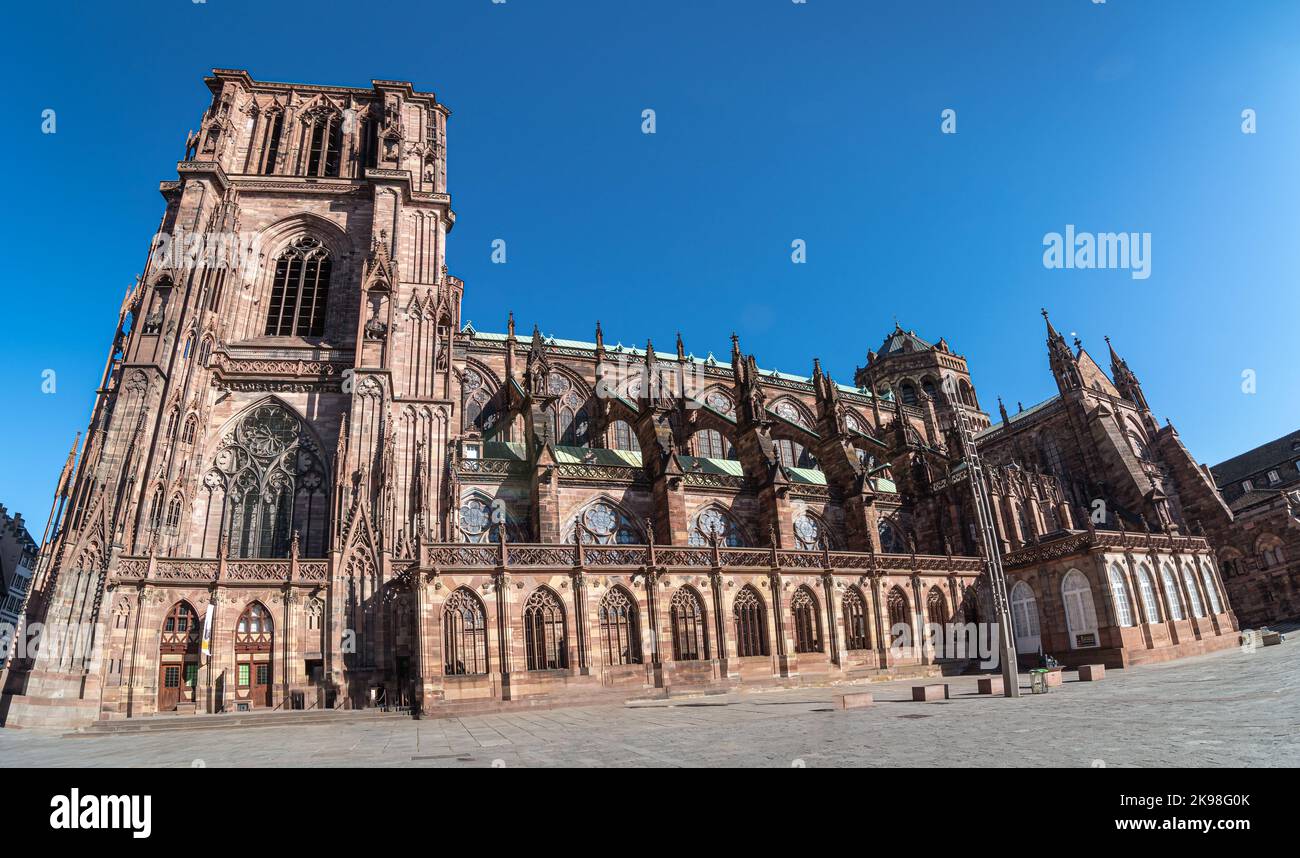 Gothic facade of the Strasbourg Cathedral of Our Lady (French ...