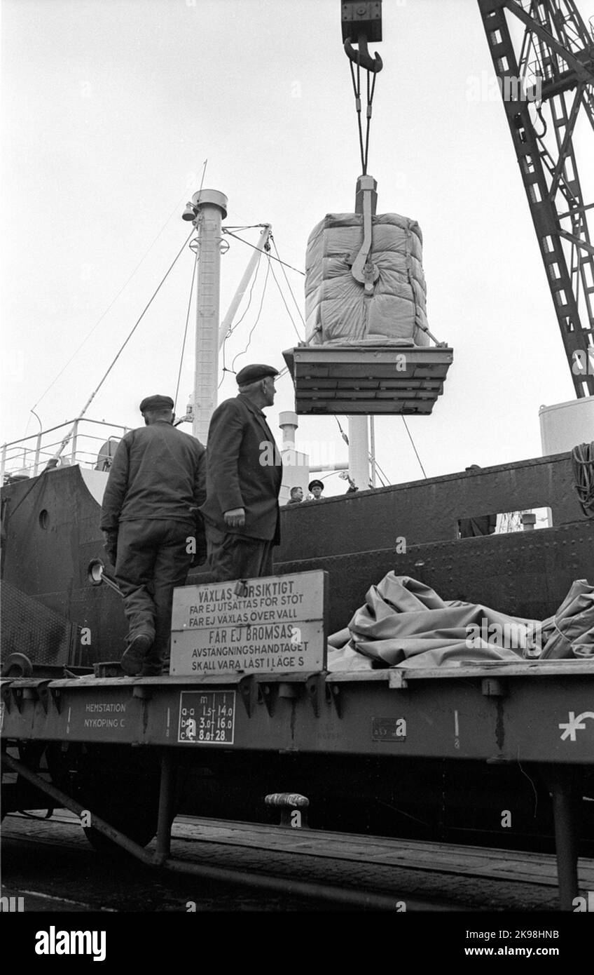 Transport of uranium containers Stock Photo - Alamy