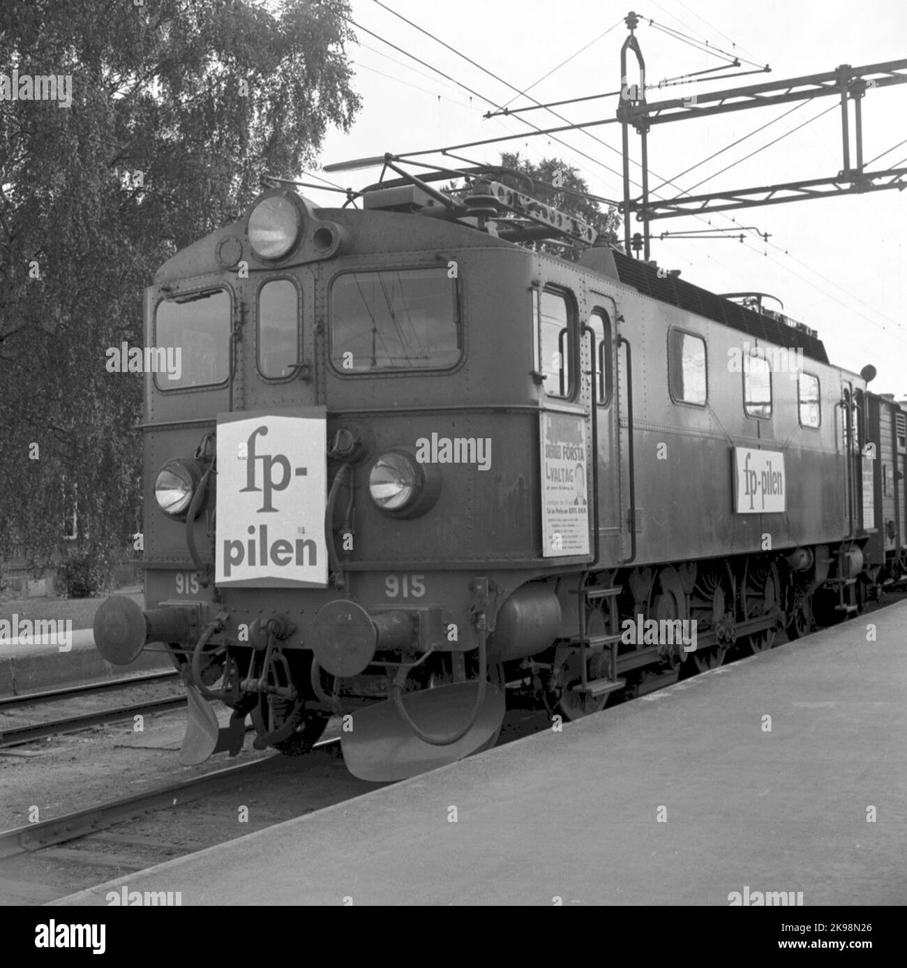 State Railways, SJ Da 915. The People's Party Election Propaganda train ...