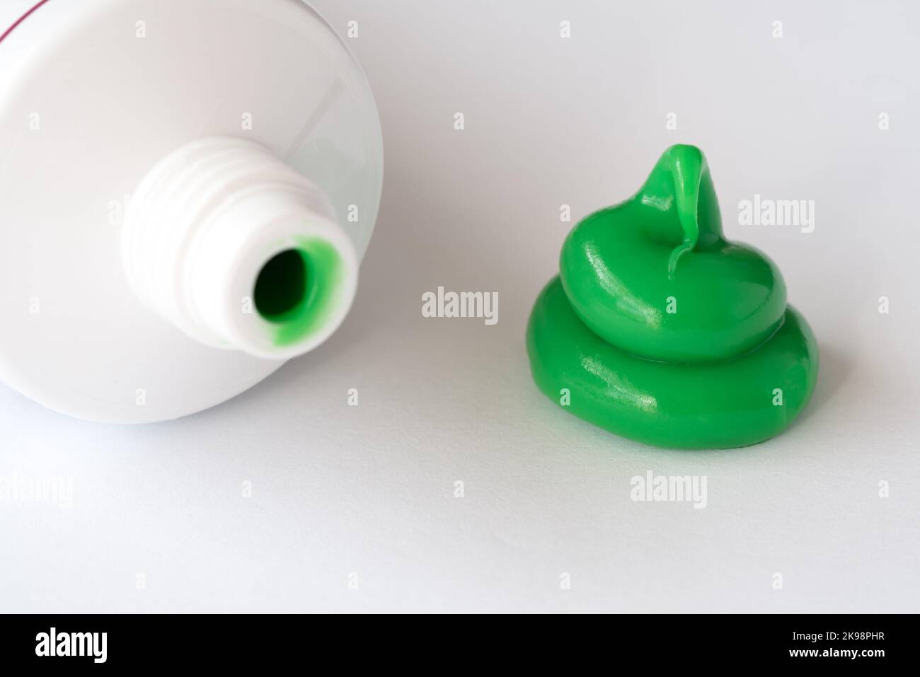 Green Icing and Tube Stock Photo - Alamy