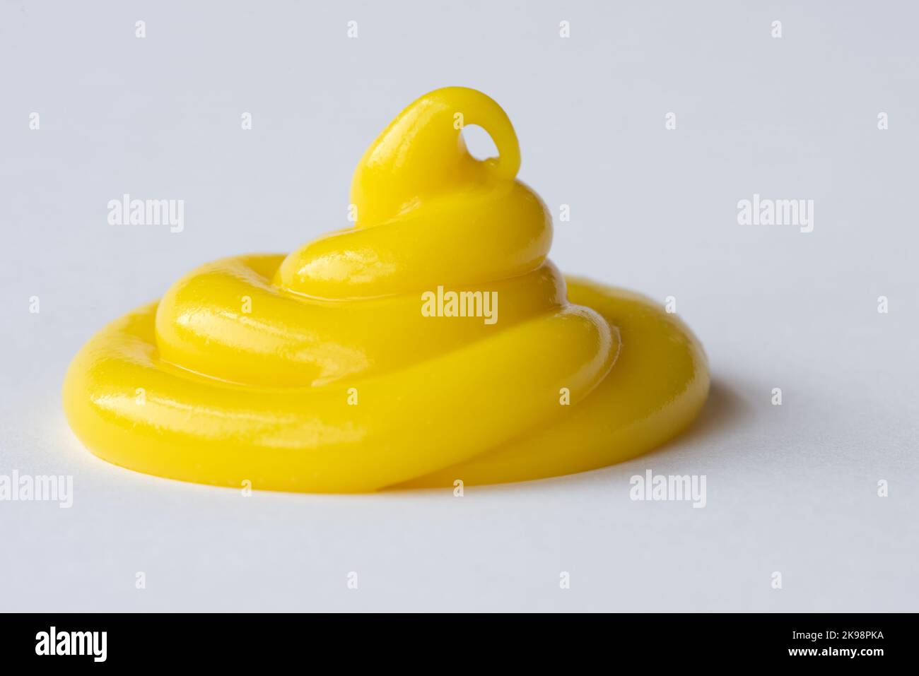 Yellow icing hi-res stock photography and images - Alamy