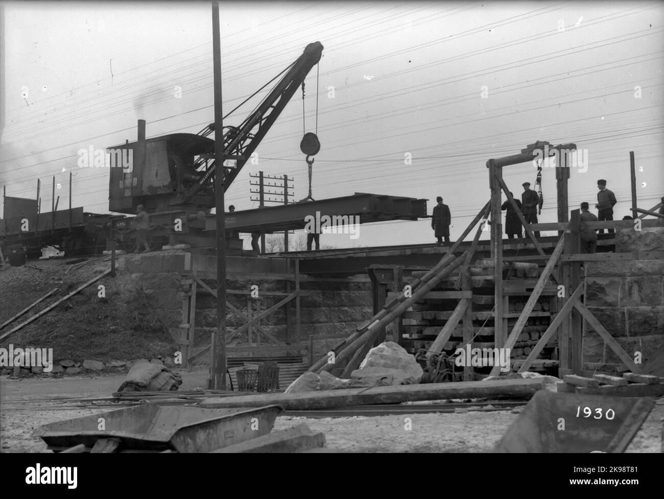 Under gate Black and White Stock Photos & Images - Alamy