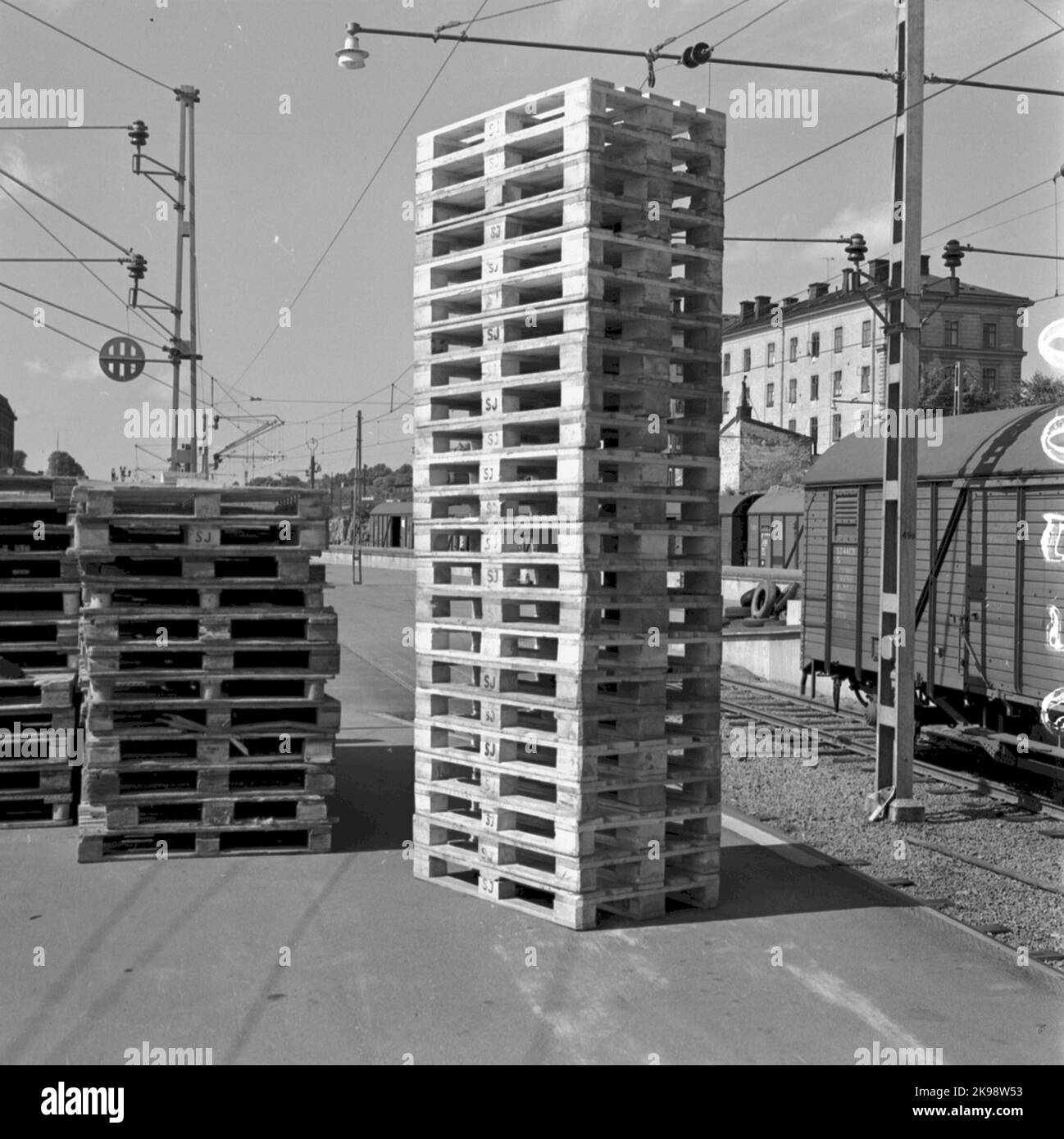 Pallets Black and White Stock Photos & Images - Alamy