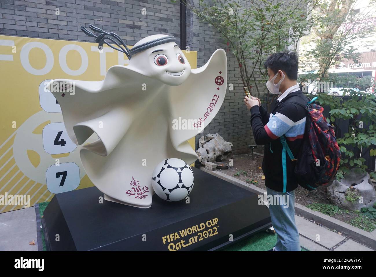HANGZHOU, CHINA - OCTOBER 27, 2022 - Citizens take photos of the 2022 ...