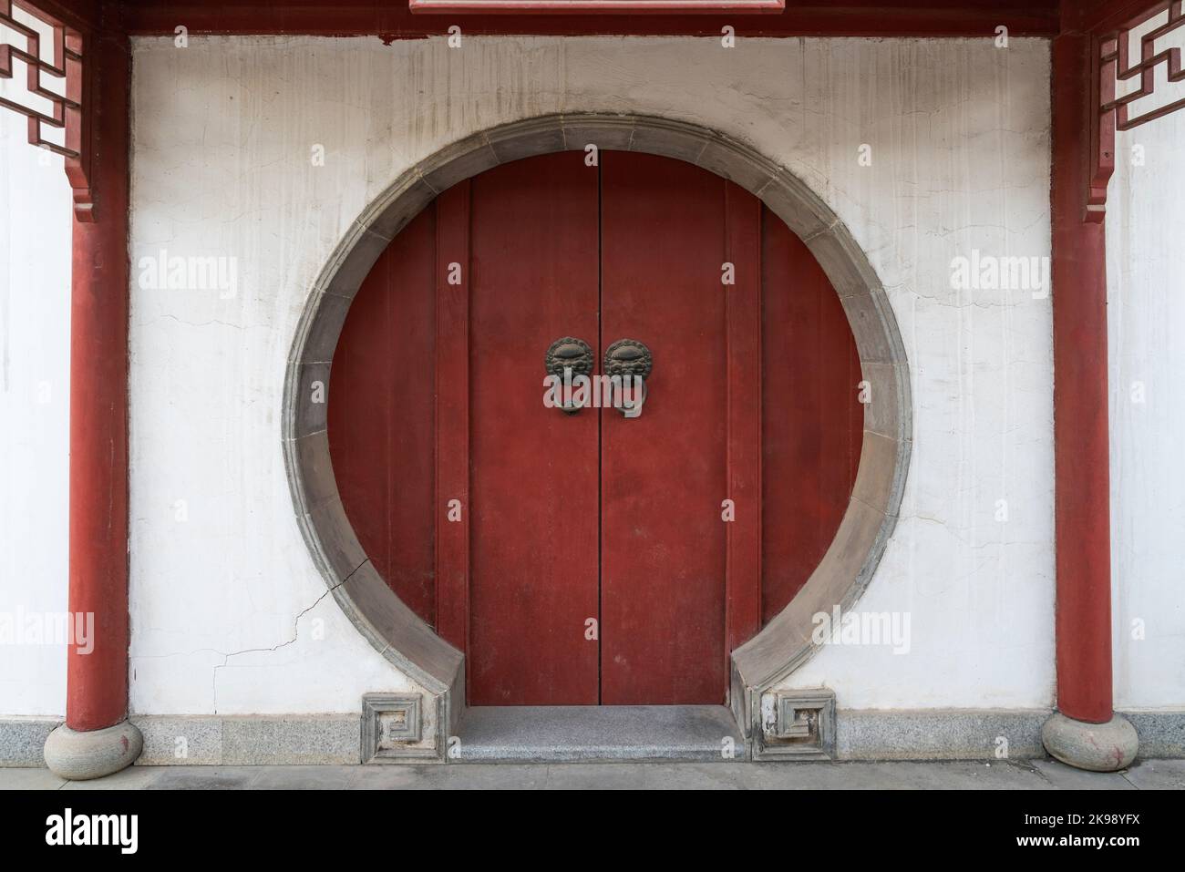 Chinese old red door in the Temple Stock Photo - Alamy