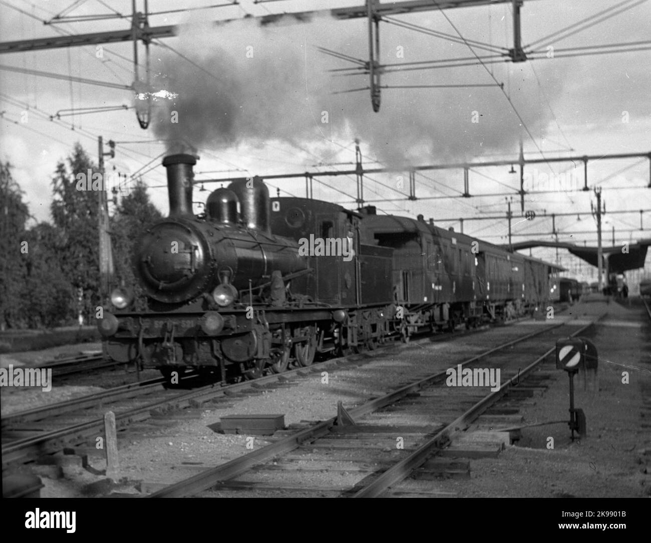State Railways, Sjka 521 with passenger trains to Enköping Stock Photo ...