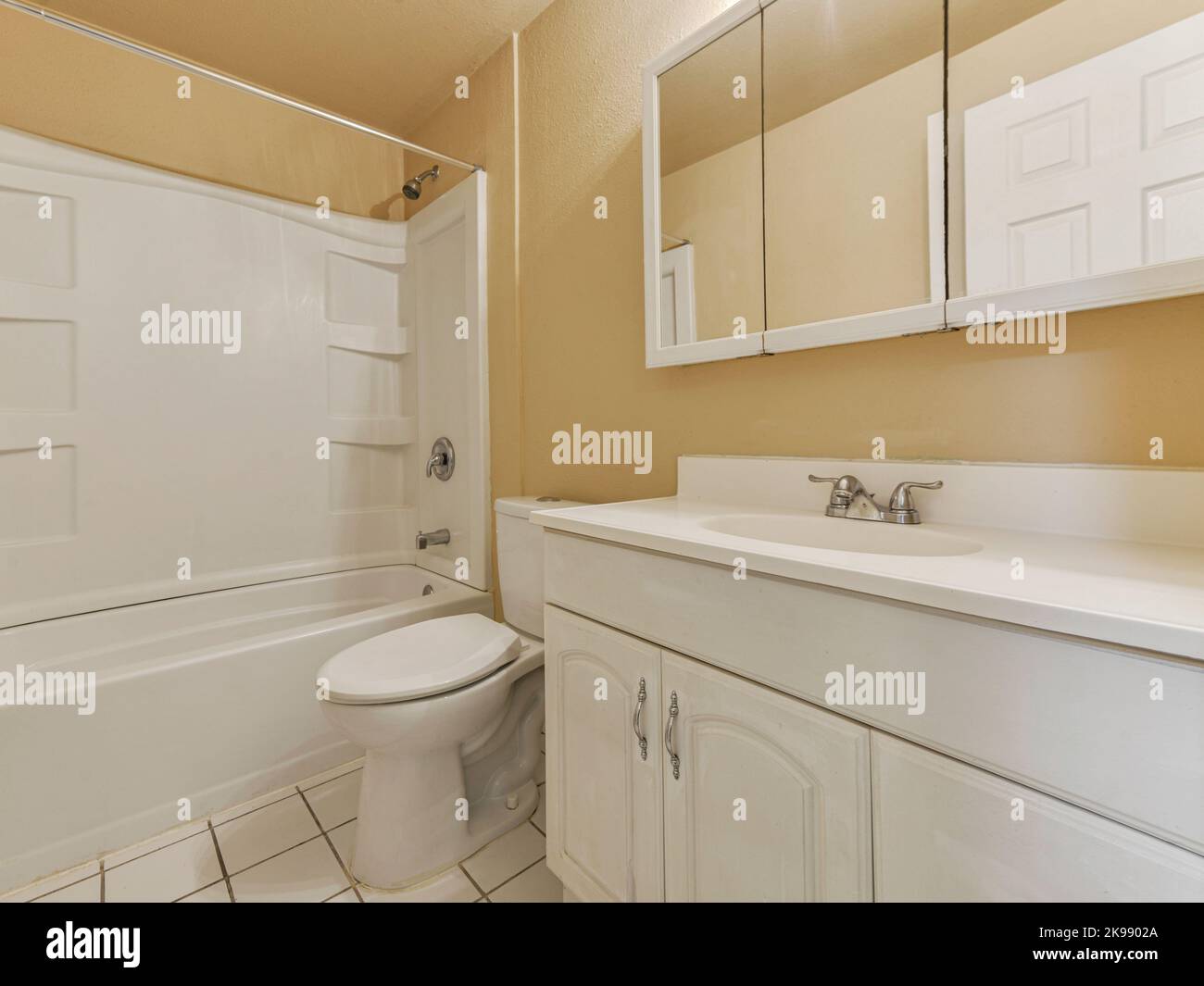 Modern residential bathroom interior Stock Photo - Alamy