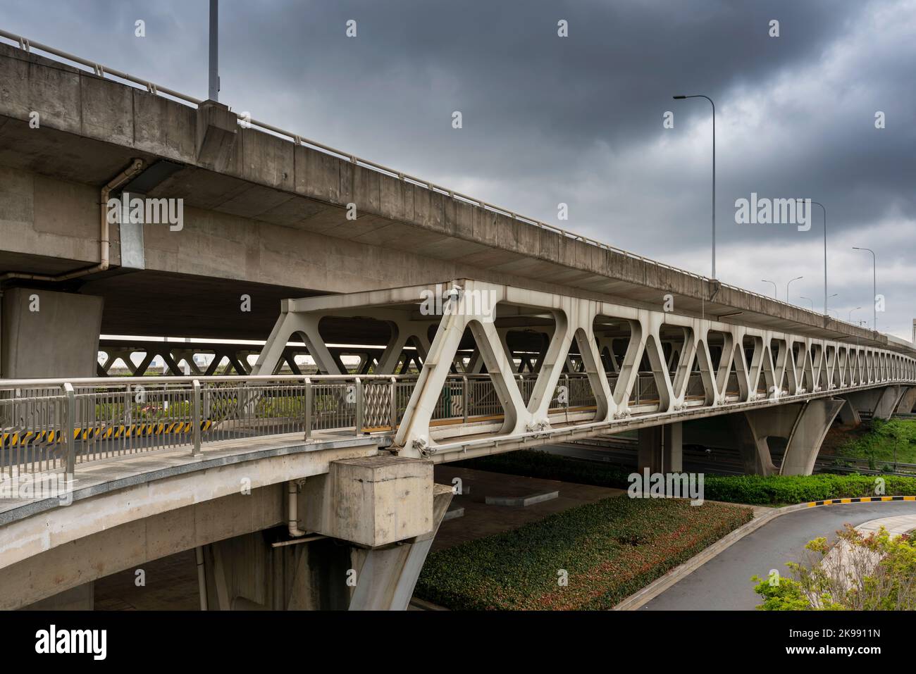 Bridge, pedestrians and non-motorized vehicle lanes Stock Photo - Alamy