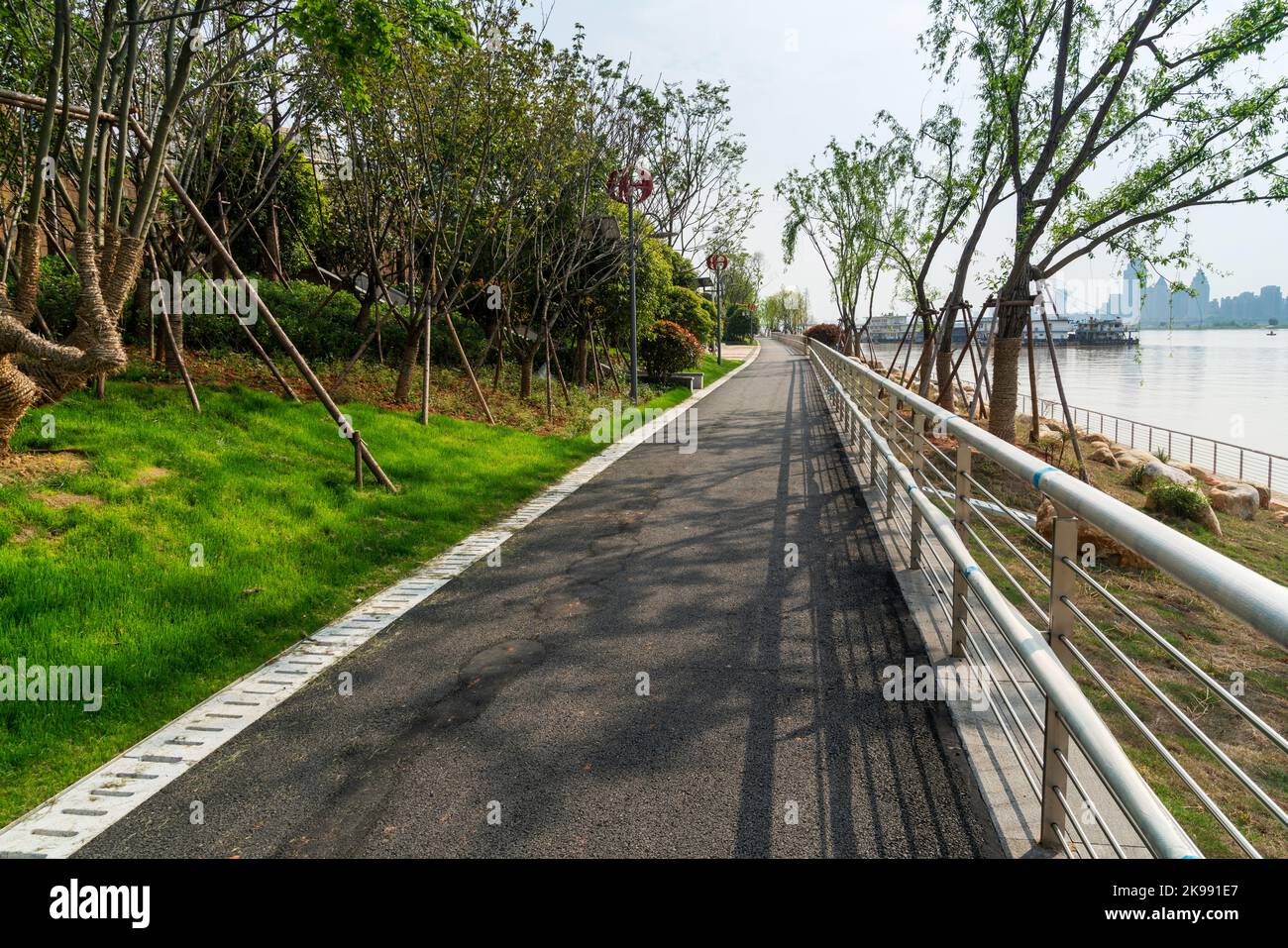 walkway in the modern city Stock Photo - Alamy