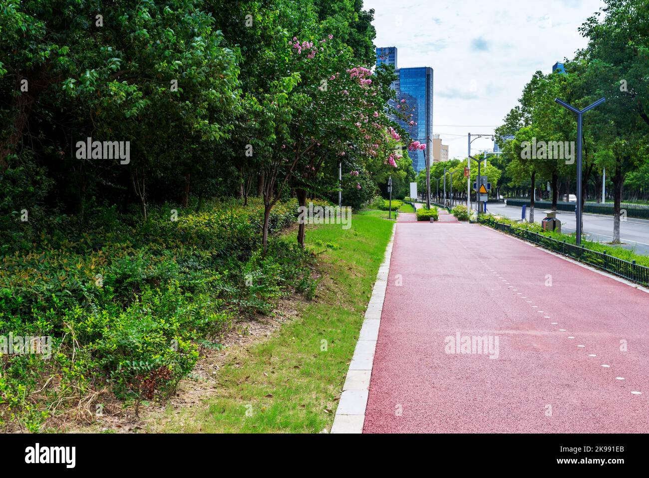 walkway in the modern city Stock Photo - Alamy