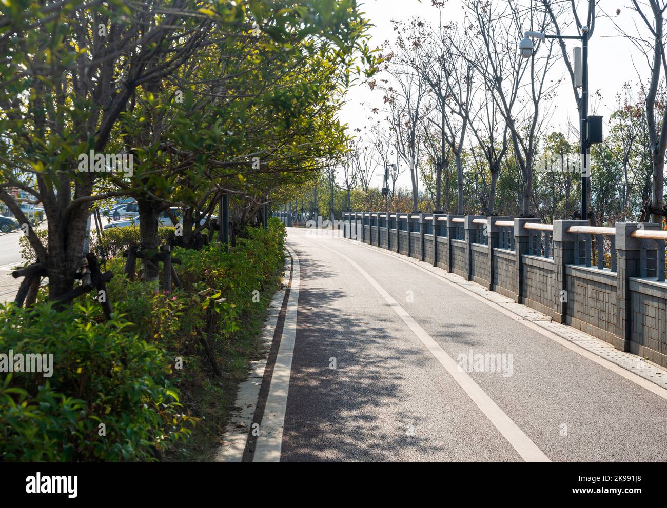 walkway in the modern city Stock Photo - Alamy