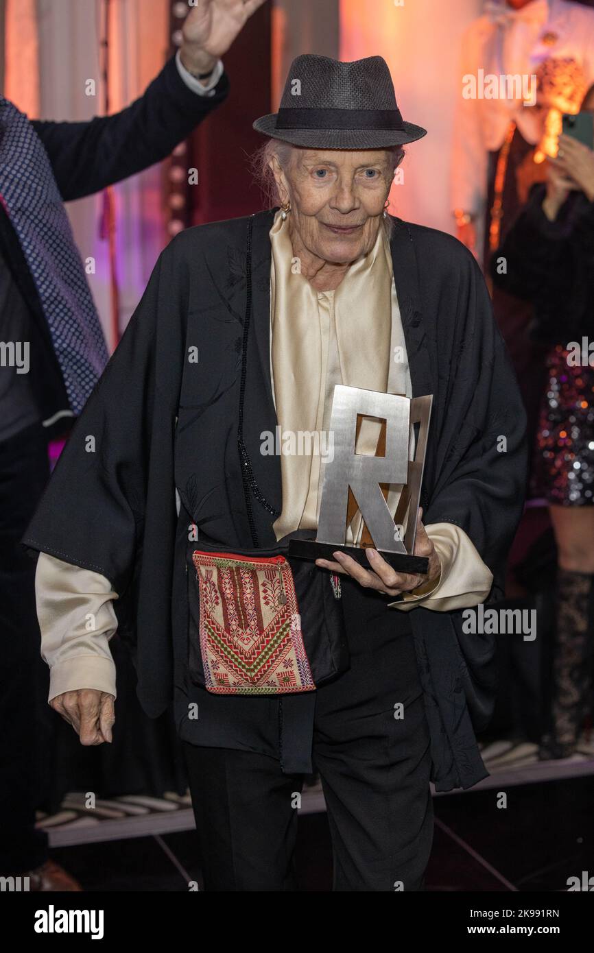 London, UK. 26th Oct, 2022. Dame Vanessa Redgrave receives the ...