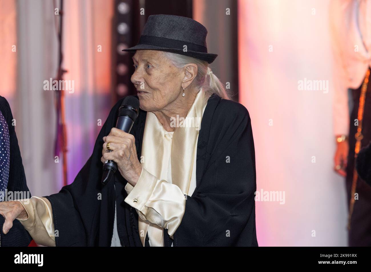 Vanessa redgrave delivers hi-res stock photography and images - Alamy