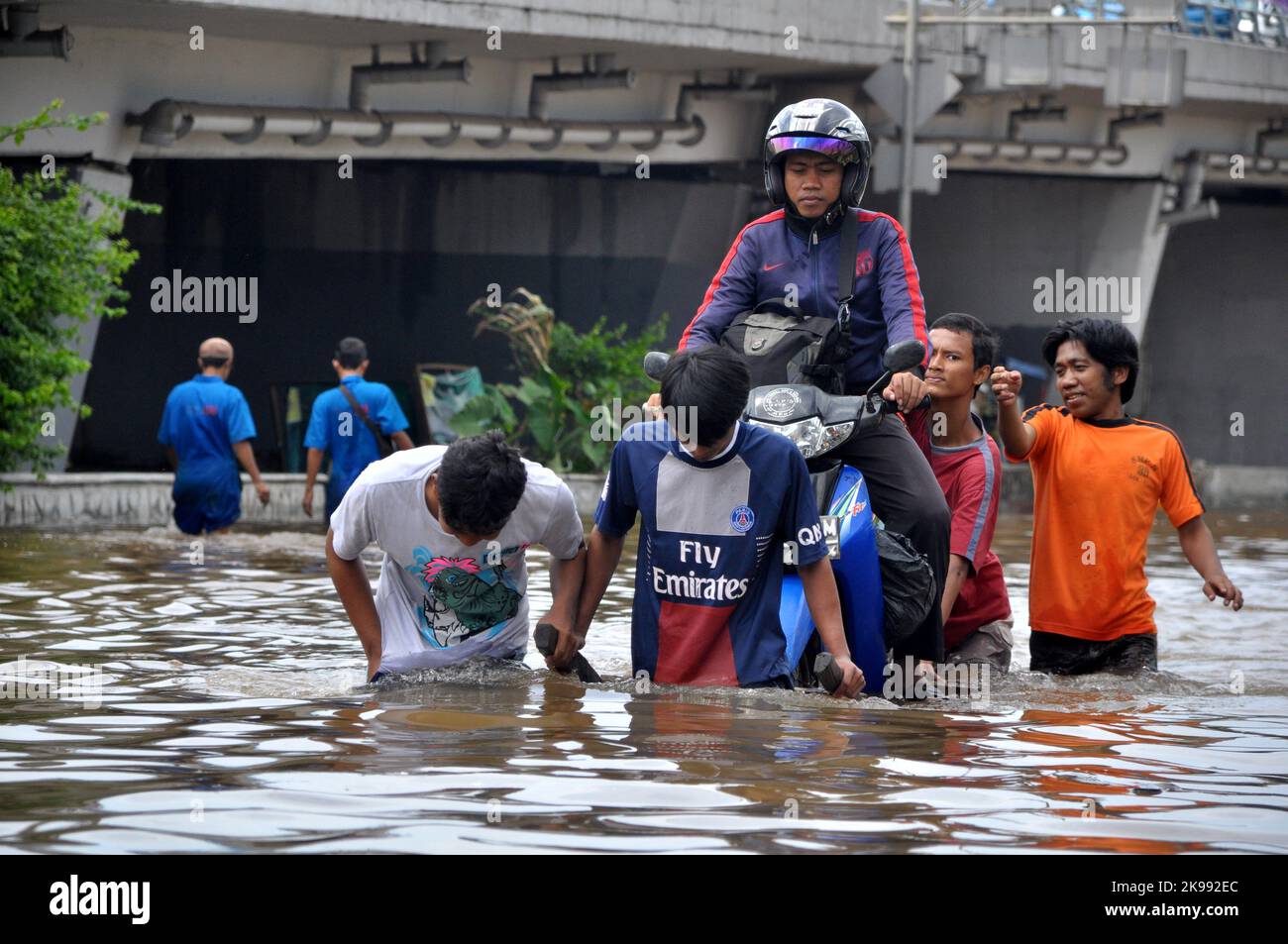 Jakarta monsoon heavy rainfall hi-res stock photography and images - Alamy