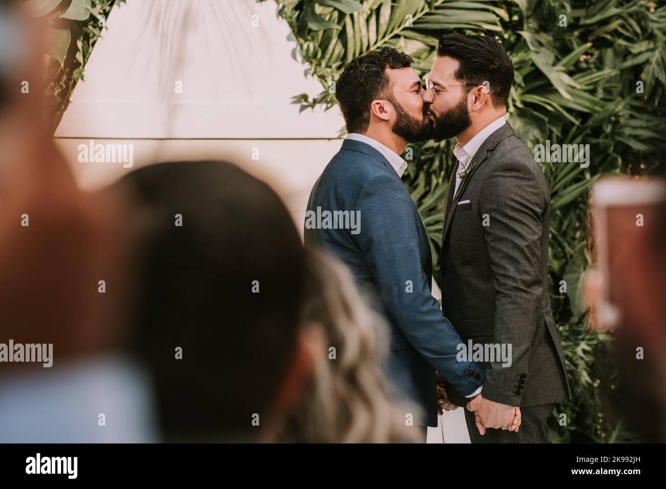 Gay male wedding hi-res stock photography and images - Alamy