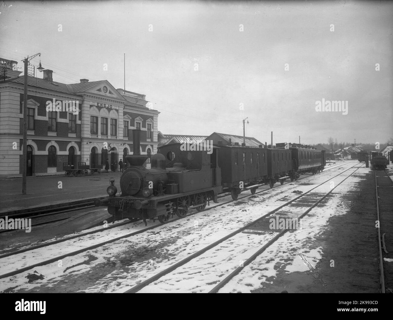 Noj Lok 11. Steam locomotive with passenger cars. The locomotive was ...