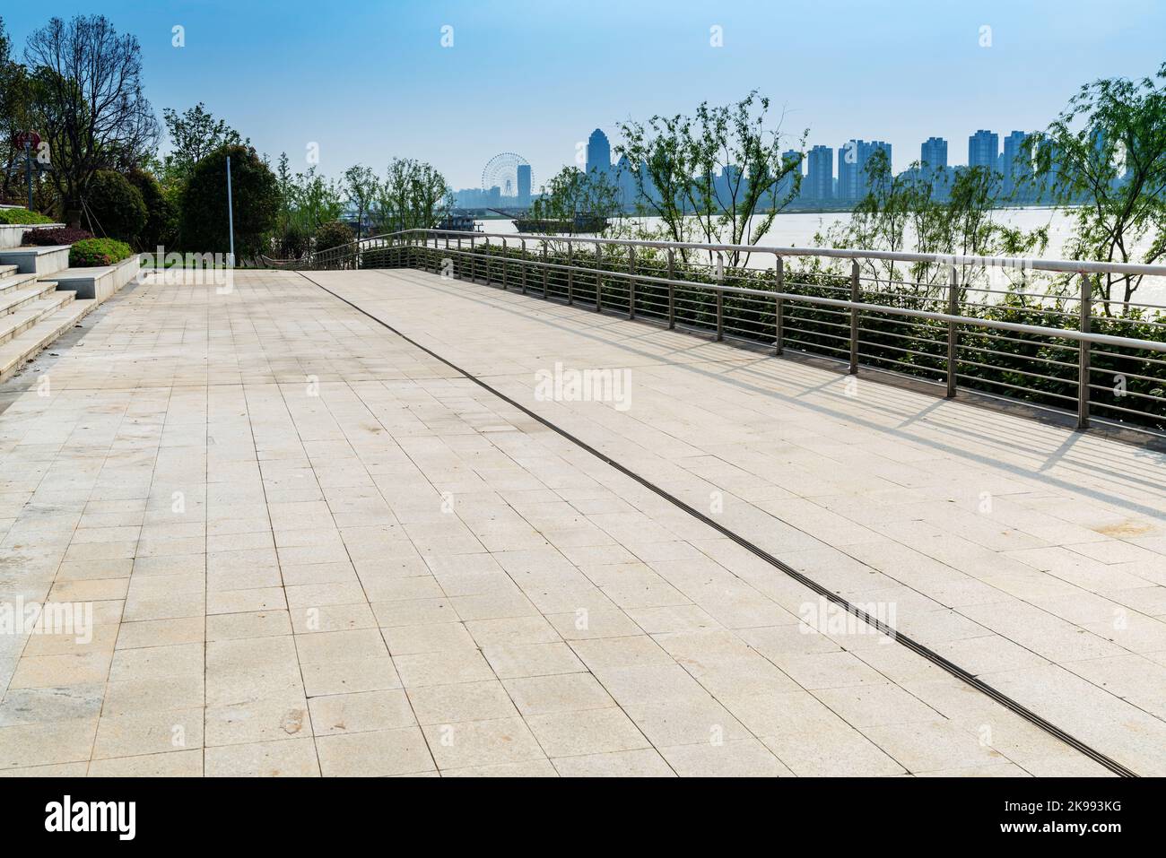 Empty square platform sky hi-res stock photography and images - Alamy